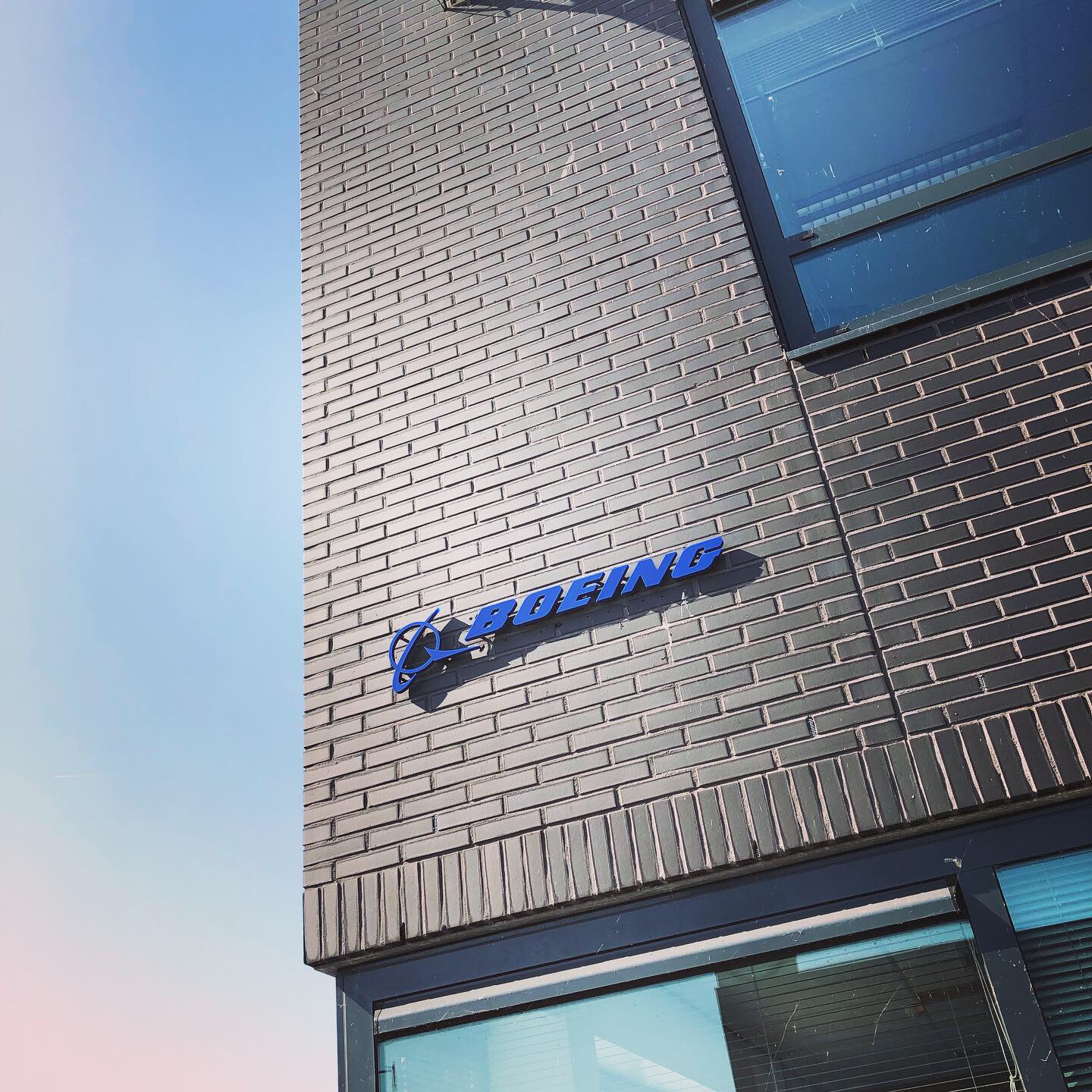 Outdoor signing for Boeing - Signshop.Amsterdam